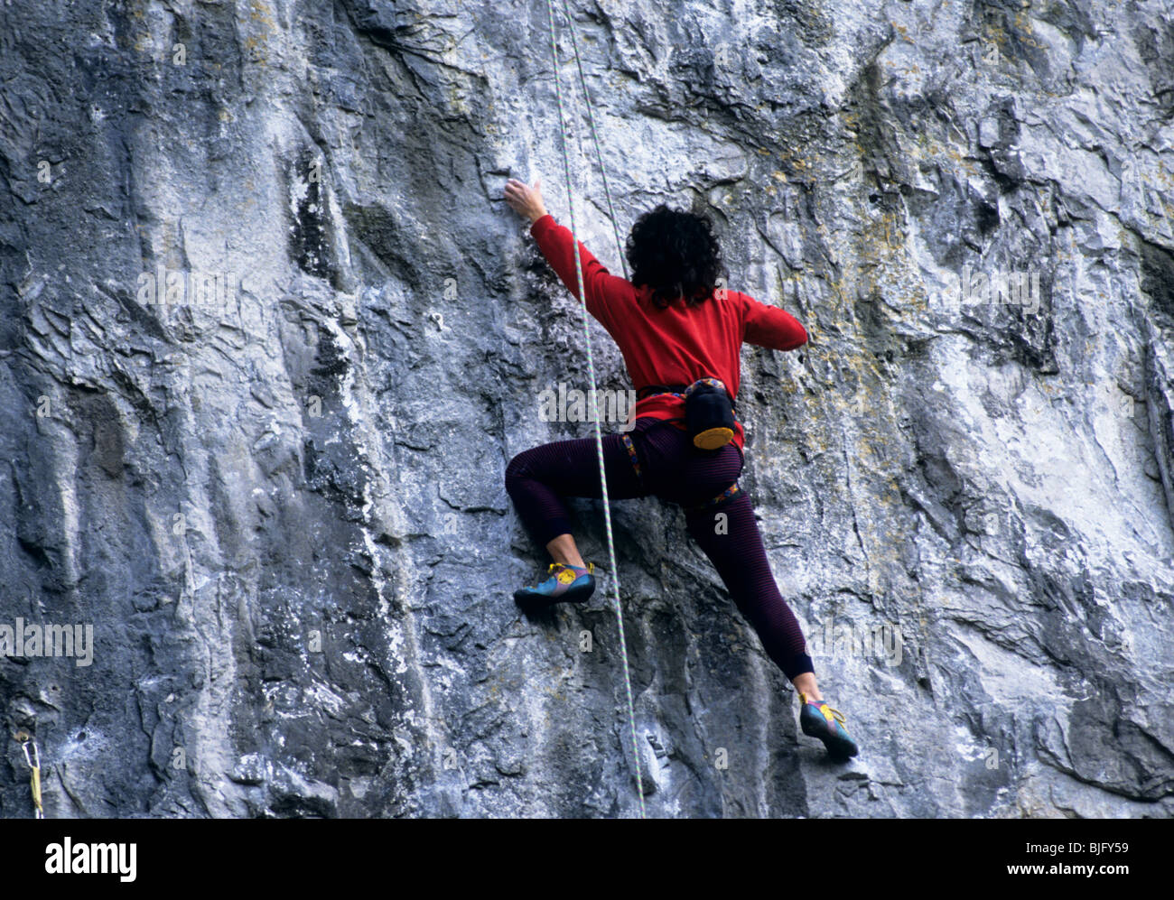 Mountaineer scaling a rock face Stock Photo - Alamy
