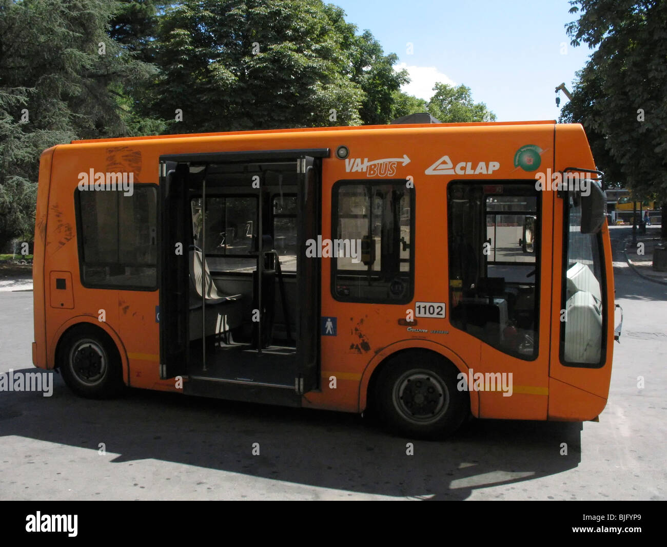 Italian bus hi-res stock photography and images - Alamy