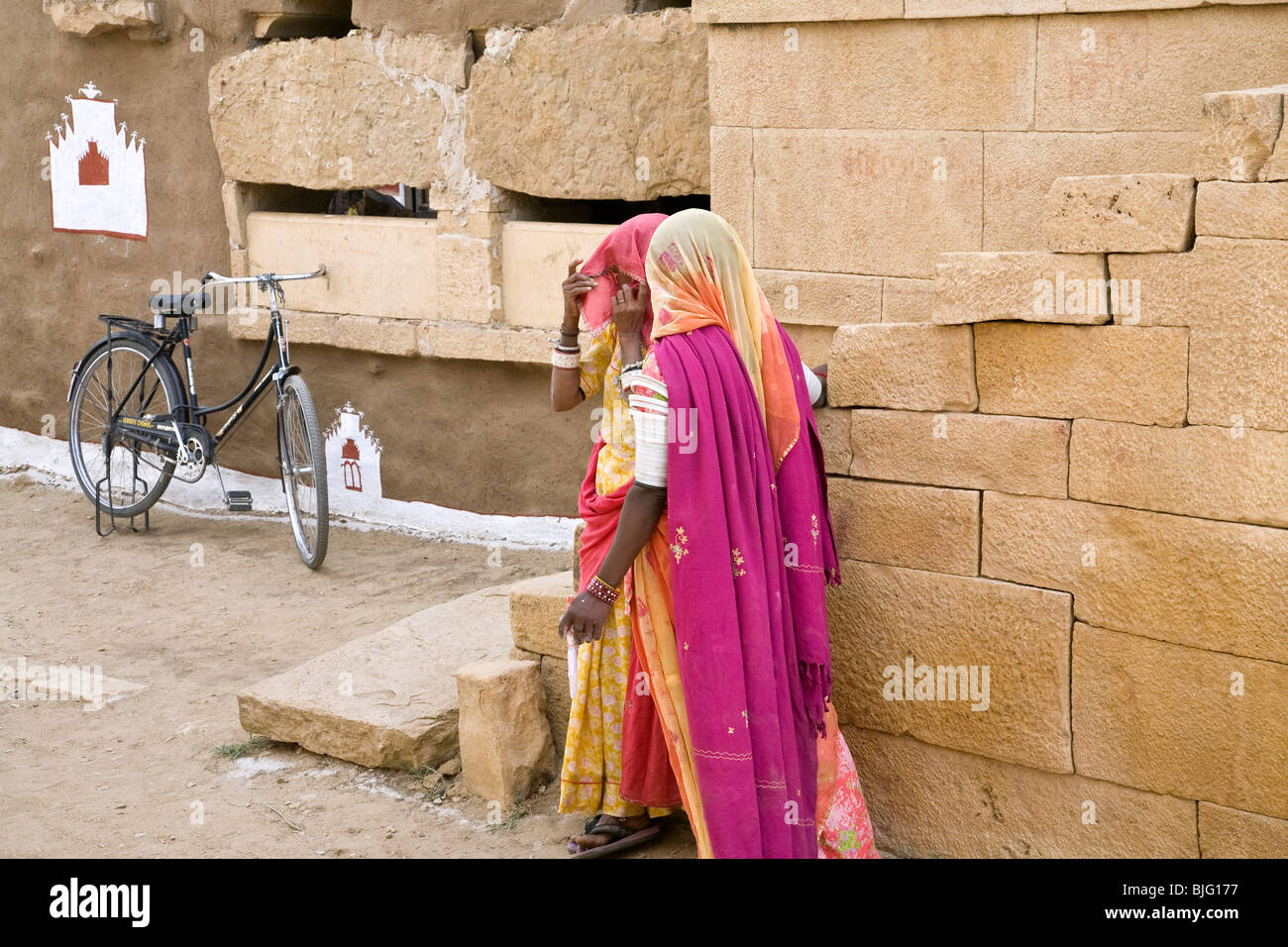 Indian women. Khuri village. Near Jaisalmer. Rajasthan. India Stock ...