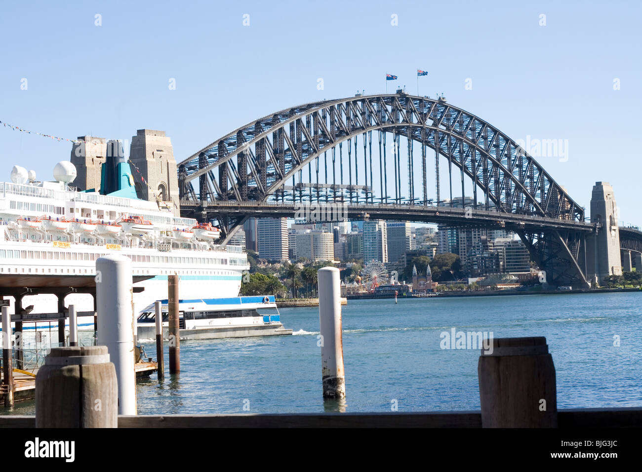 An ocean liner near the Sydney Harbour bridge, Circular Quay, Sydney ...