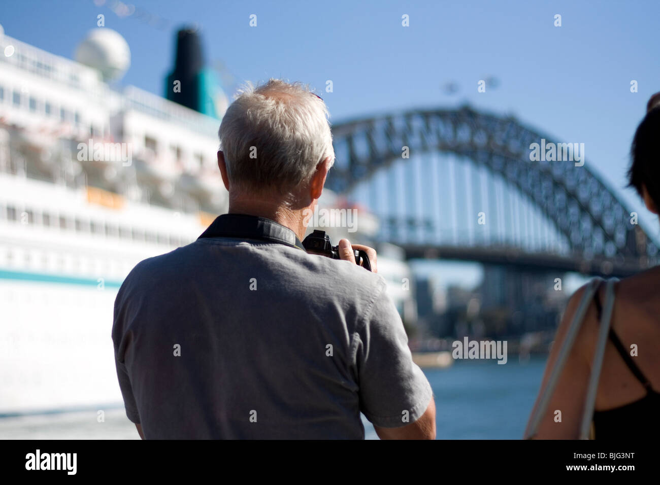 An ocean liner near the Sydney Harbour bridge, Circular Quay, Sydney ...