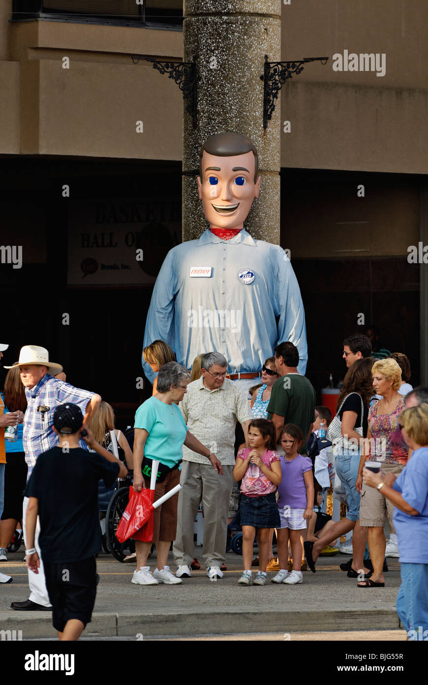 Freddy Farm Bureau and Crowd at the 2009 Kentucky State Fair in ...