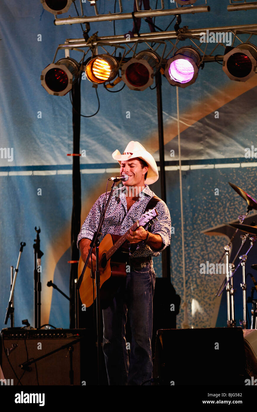 Country sing hi-res stock photography and images - Alamy