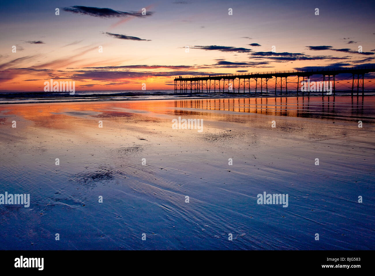 Saltburn saltburn beach saltburn pier sunrise hi-res stock photography ...