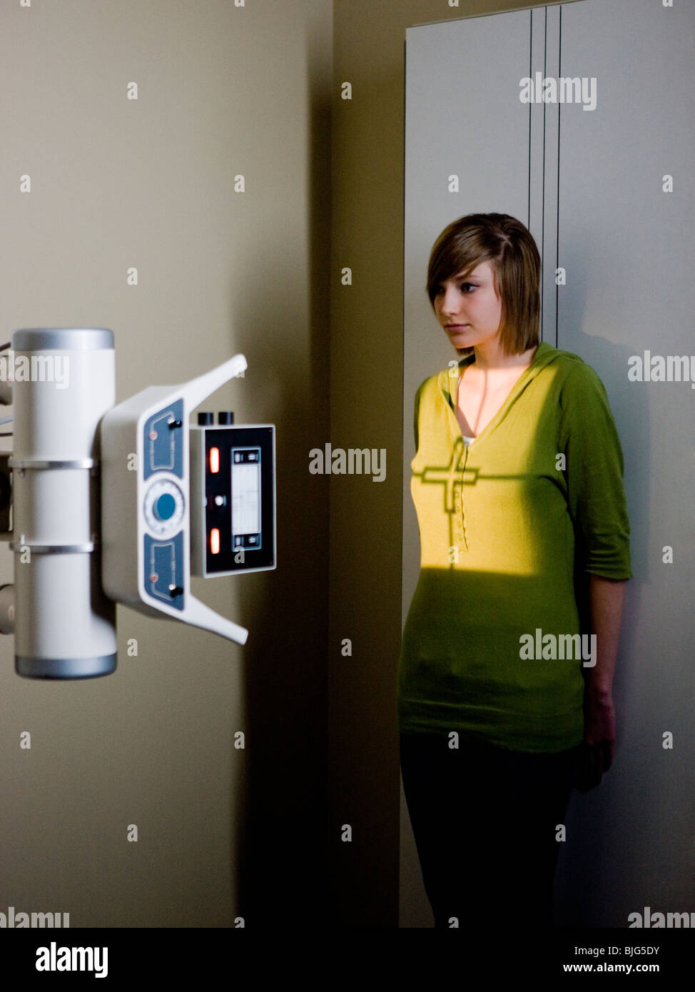young woman having an x-ray taken Stock Photo - Alamy