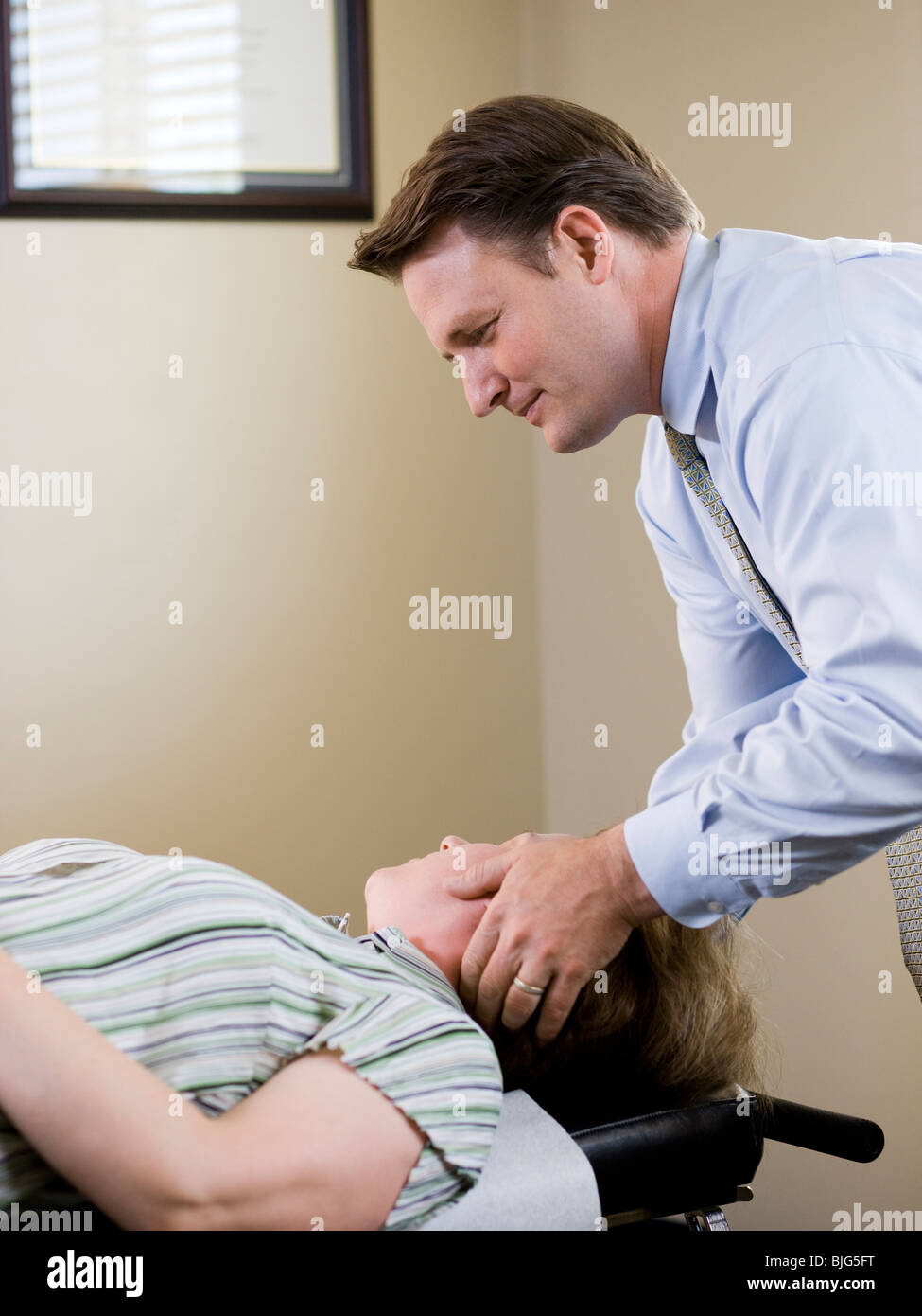 chiropractor treating a patient Stock Photo - Alamy