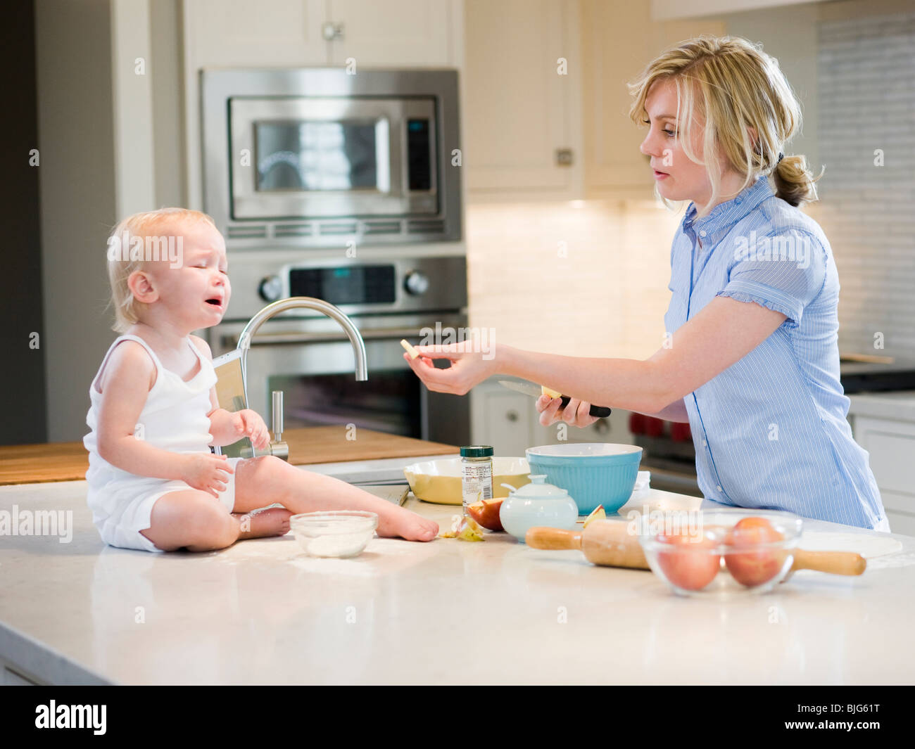 mother and baby girl cooking in the kitchen Stock Photo - Alamy