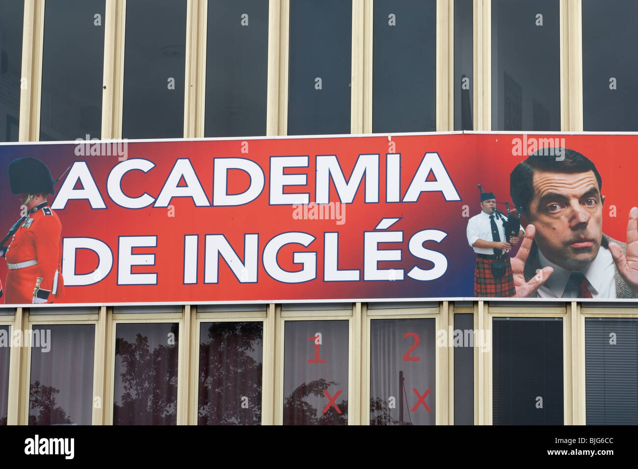 Rowan atkinson mr bean hi-res stock photography and images - Alamy