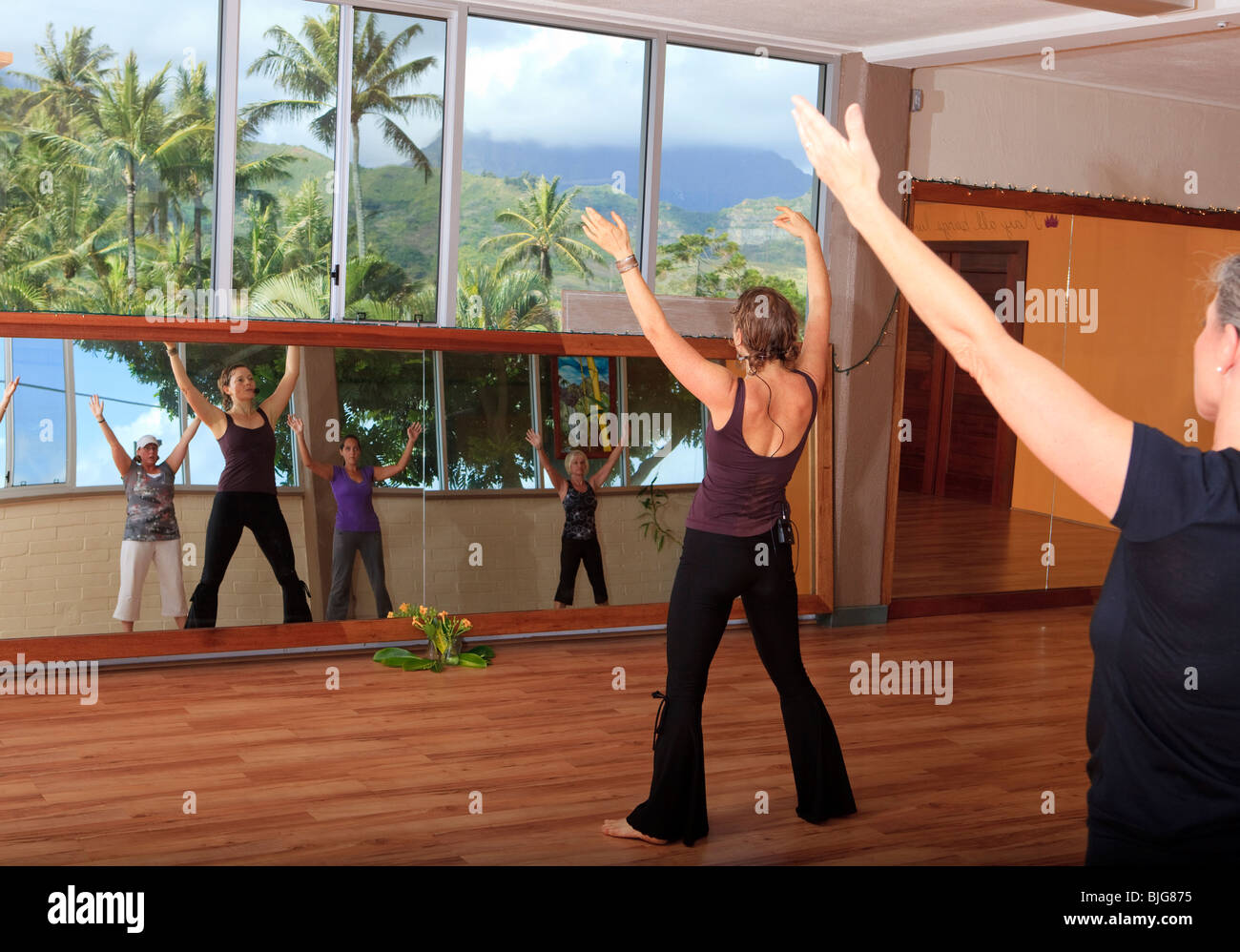 group of women in a nia exercise class Stock Photo - Alamy