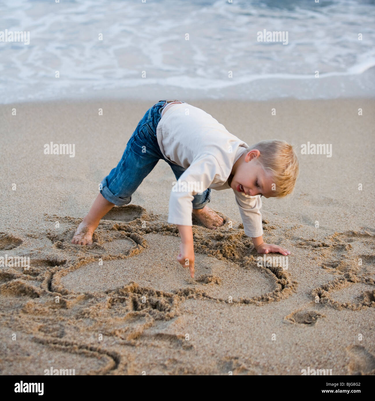boy playing in the sand Stock Photo - Alamy