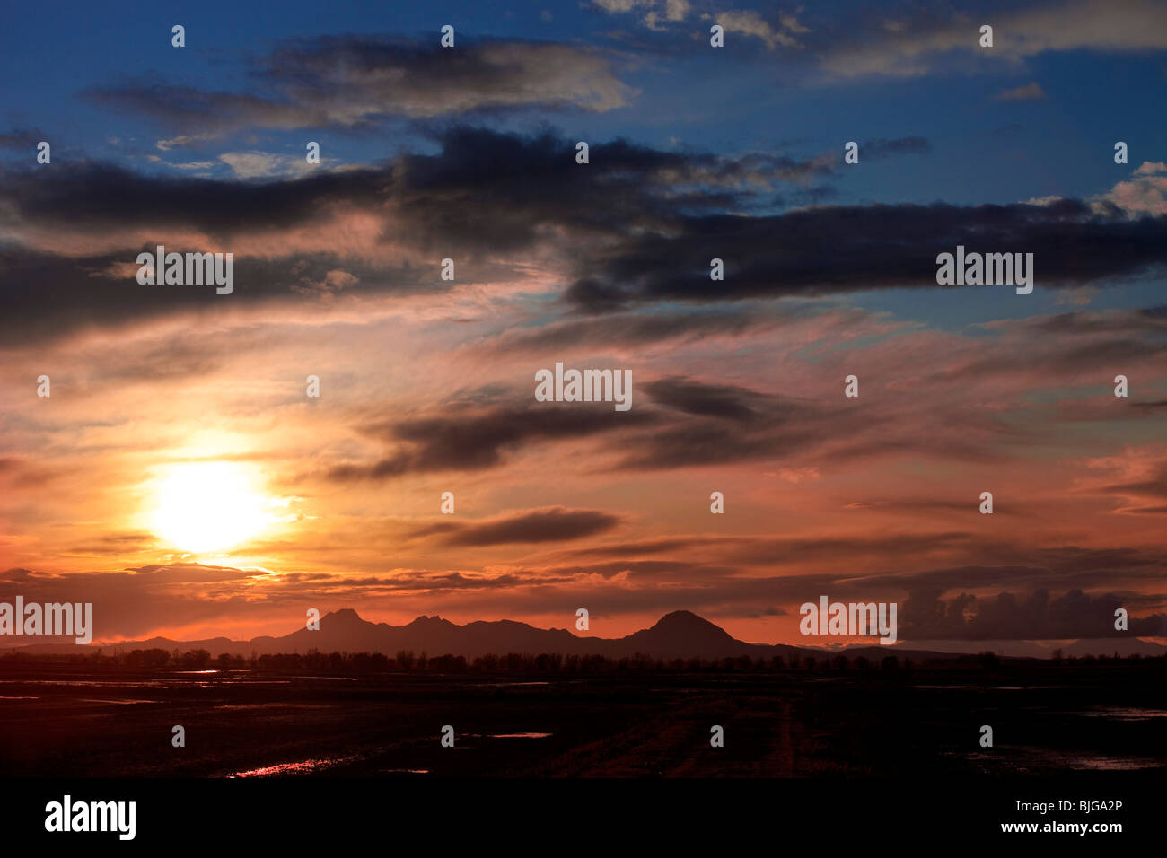 Sutter buttes hi-res stock photography and images - Alamy