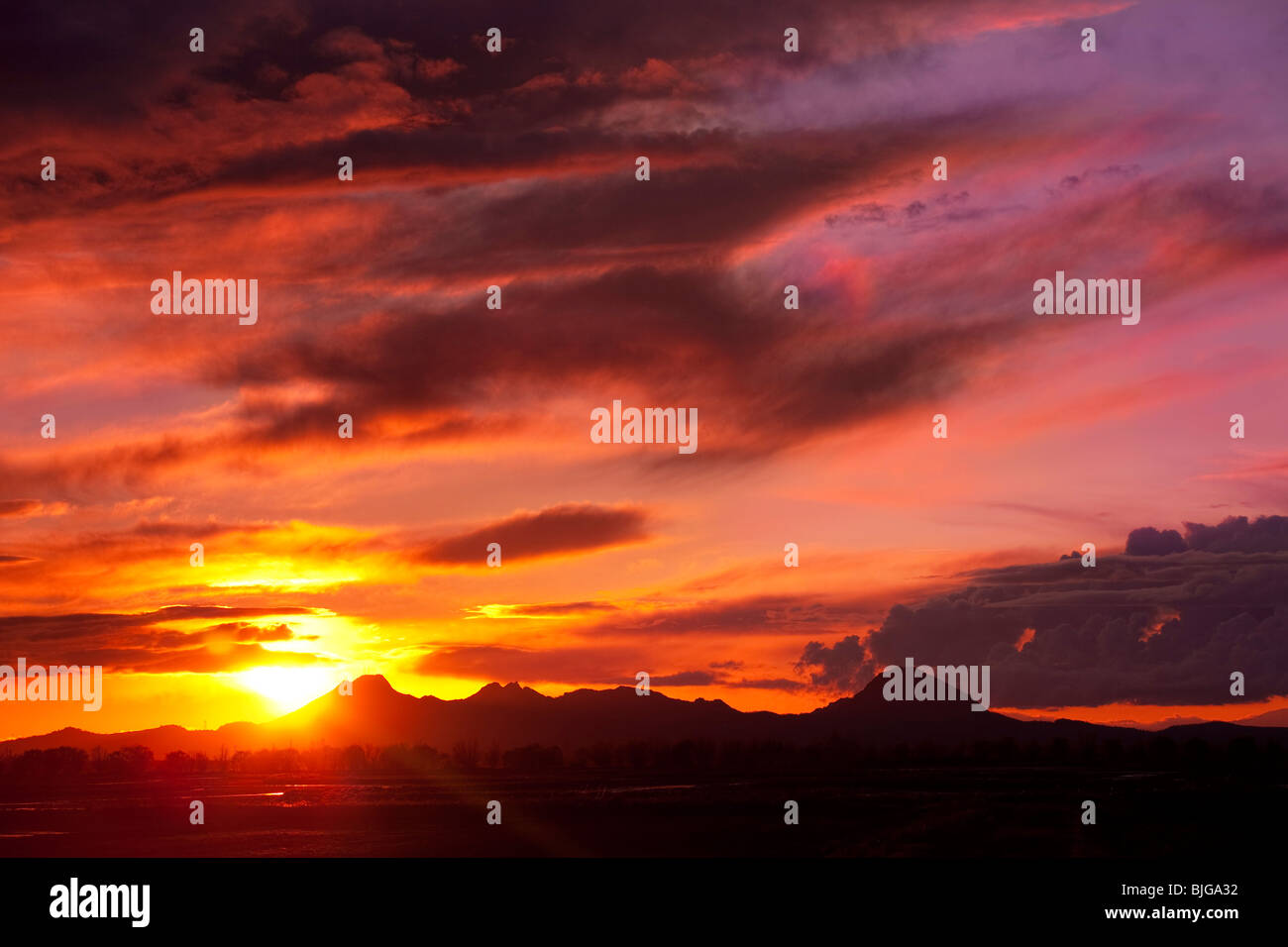 Sutter buttes hi-res stock photography and images - Alamy