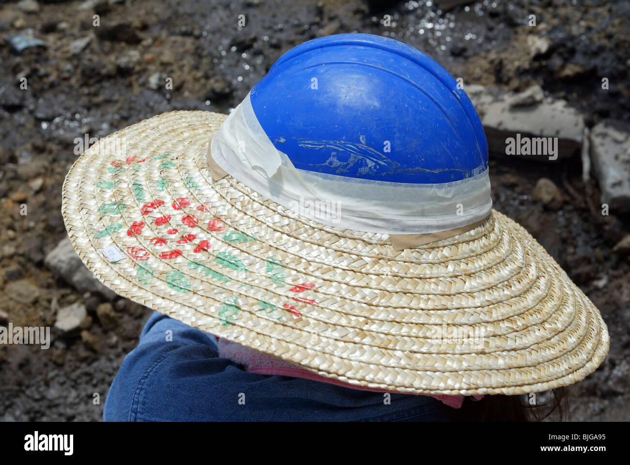 Makeshift sun hat hi-res stock photography and images - Alamy