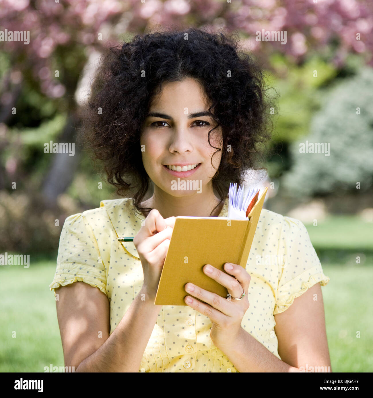 Woman in pink writing in diary hi-res stock photography and images - Alamy