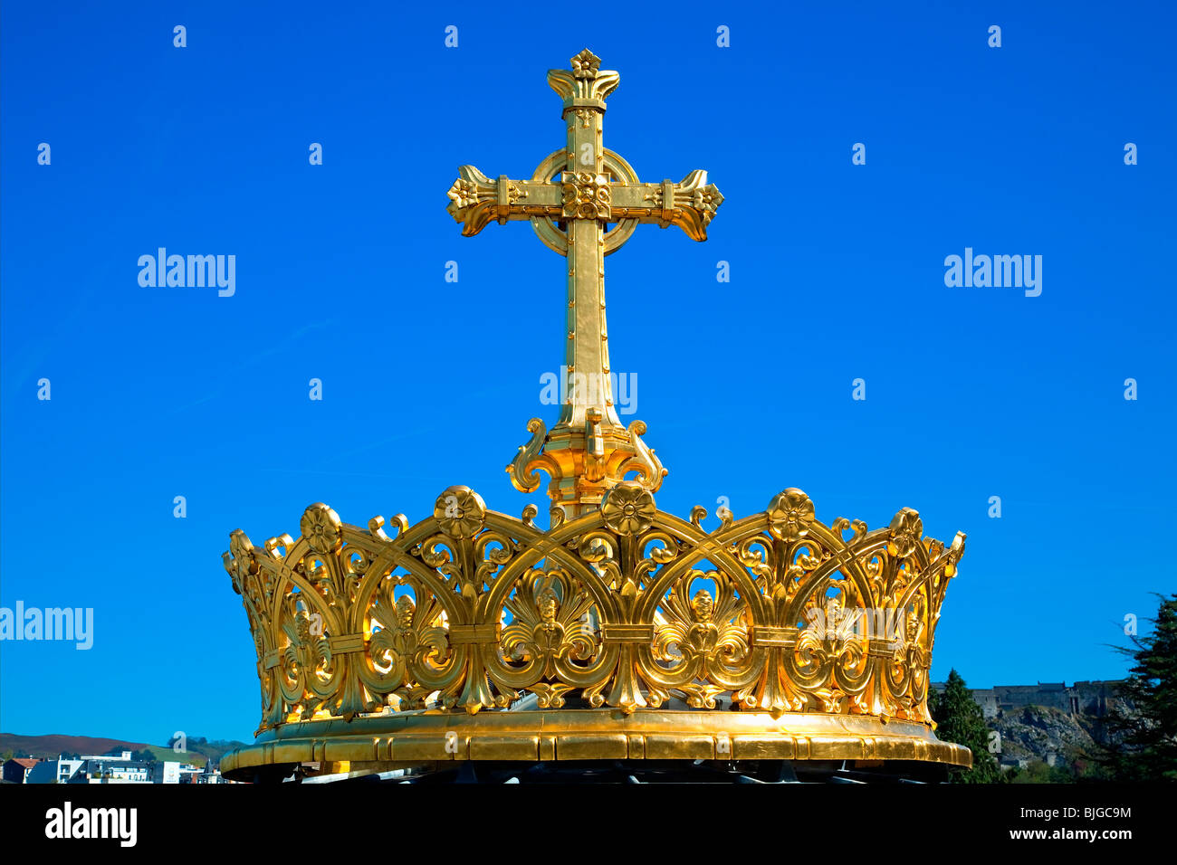 Basilica rosary lourdes pyrenees hi-res stock photography and images ...