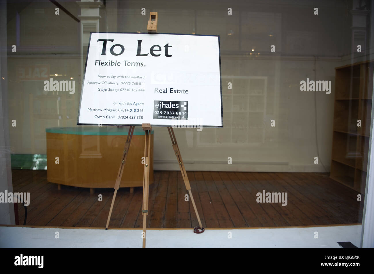 Empty office shop store let hi-res stock photography and images - Alamy