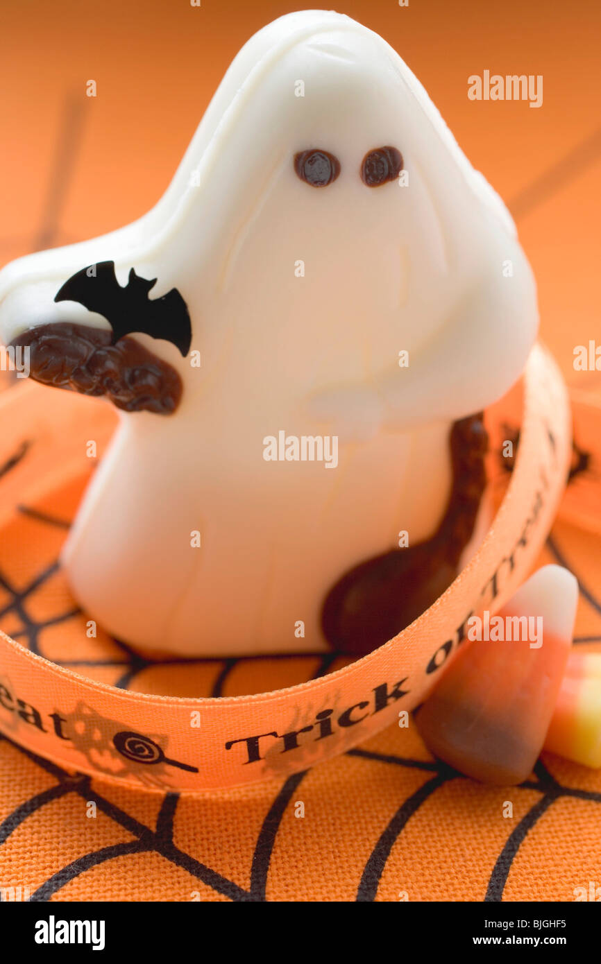 Halloween chocolate candy hi-res stock photography and images - Alamy