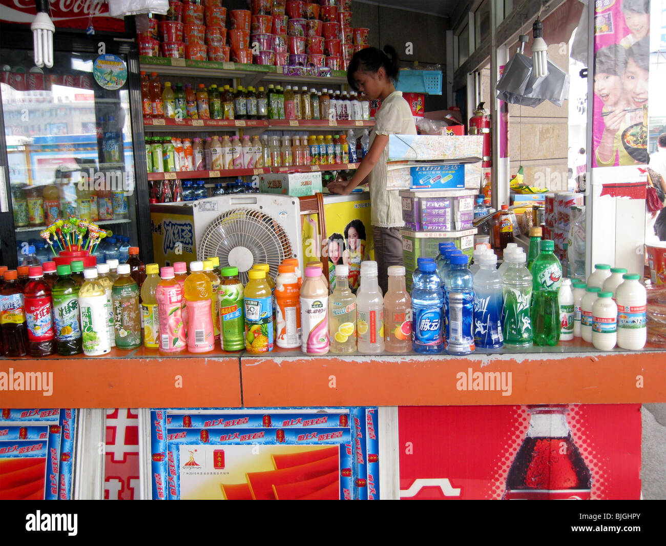 Shop in Hangzhou, China selling drinks and refreshments Stock Photo - Alamy