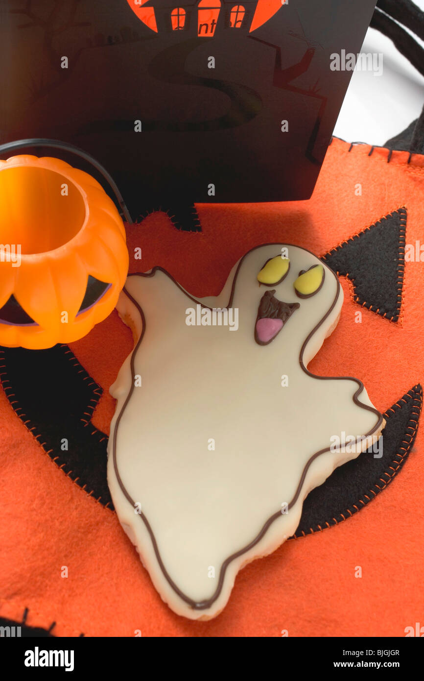 Ghost biscuit and Halloween decoration Stock Photo - Alamy