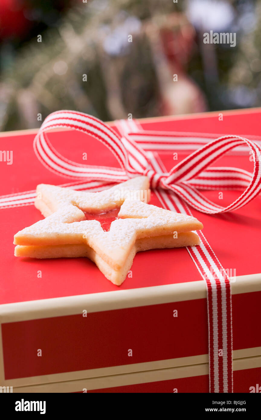 Jam biscuit on red box Stock Photo - Alamy