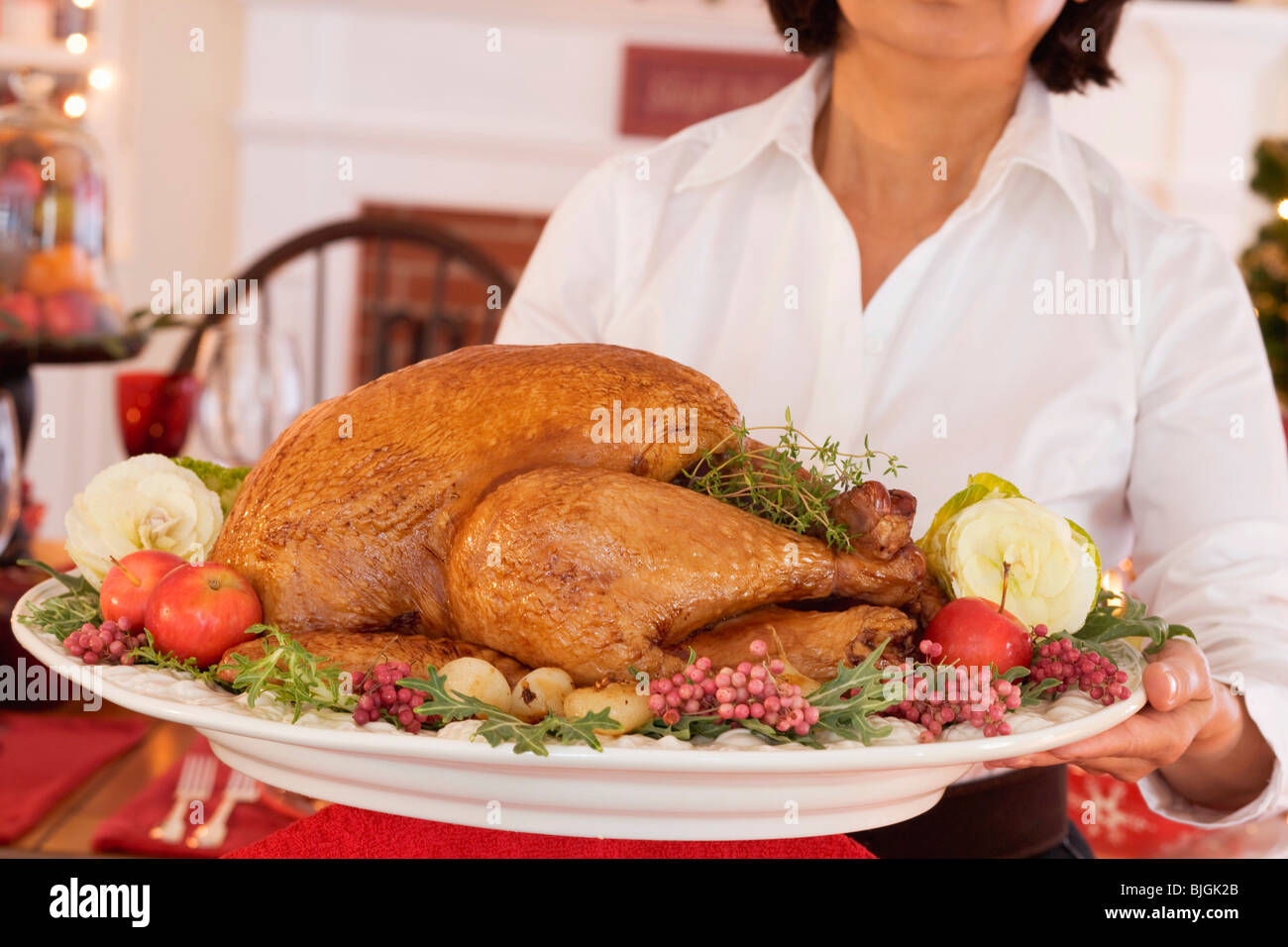 Woman holding platter roast turkey hi-res stock photography and images ...