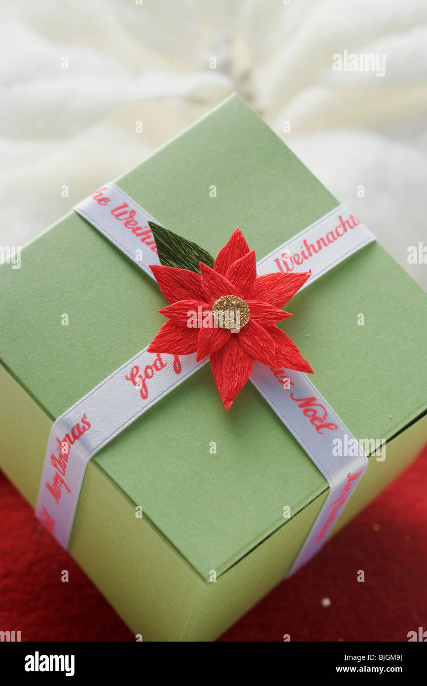 Food parcel christmas hi-res stock photography and images - Alamy