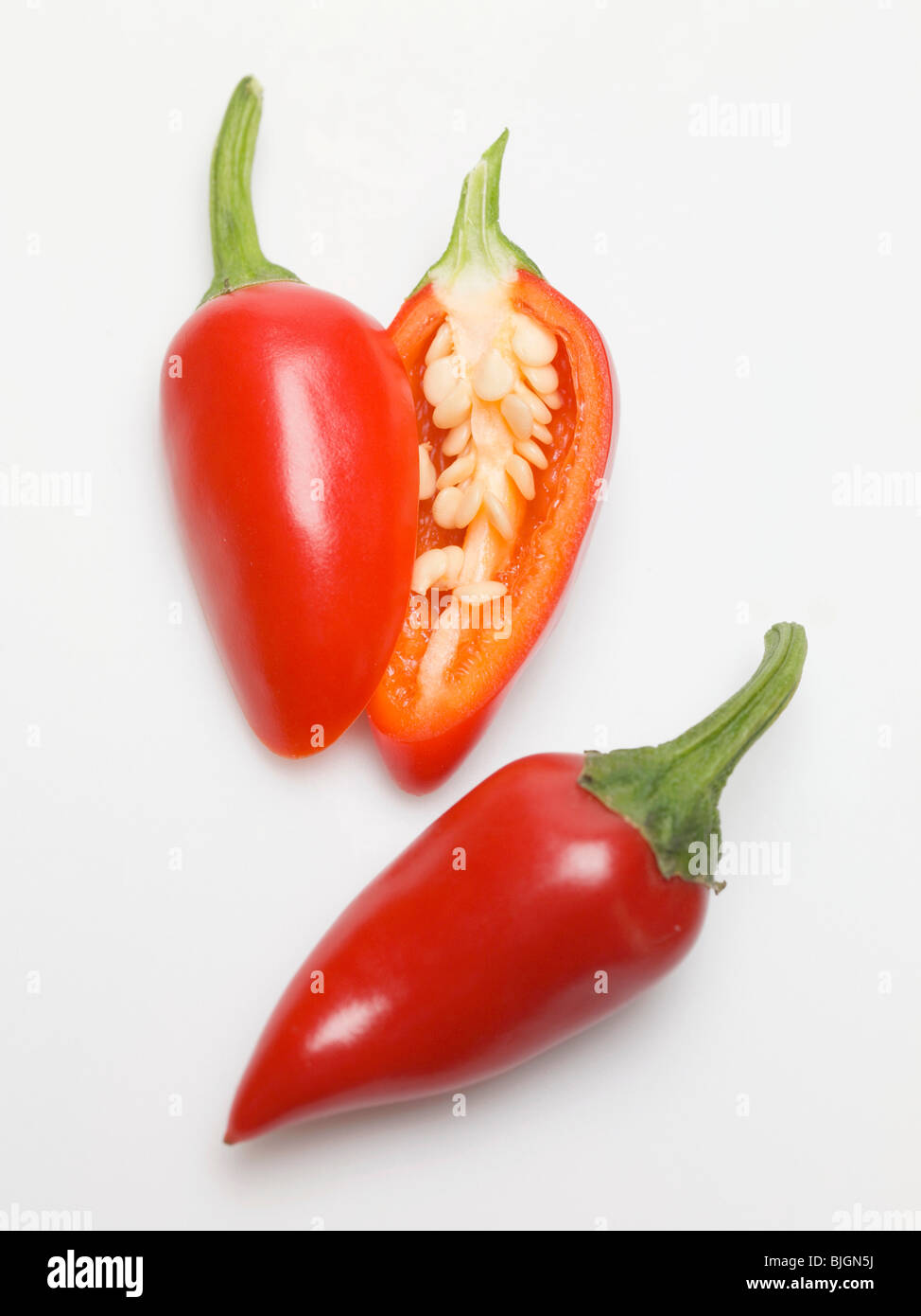 Whole red chillies hi-res stock photography and images - Alamy