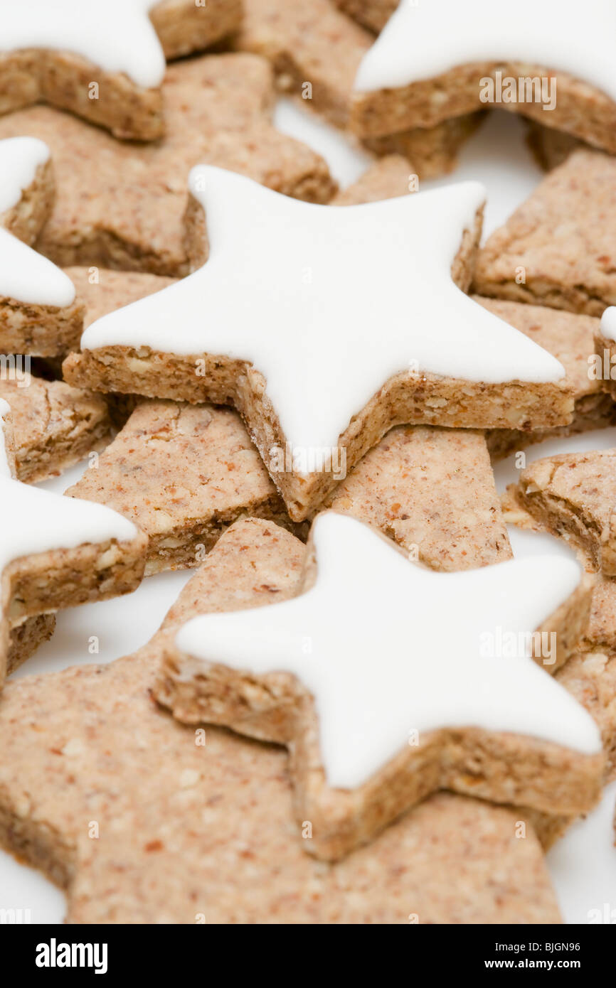 Cinnamon stars with and without icing (close-up Stock Photo - Alamy