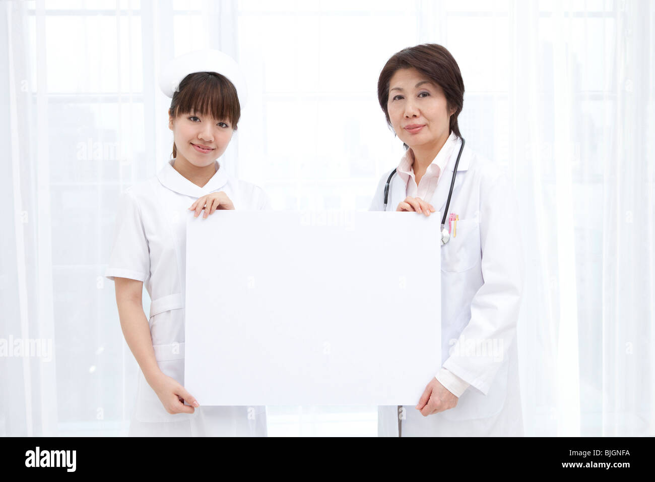 Doctor and nurse with blank message board Stock Photo - Alamy