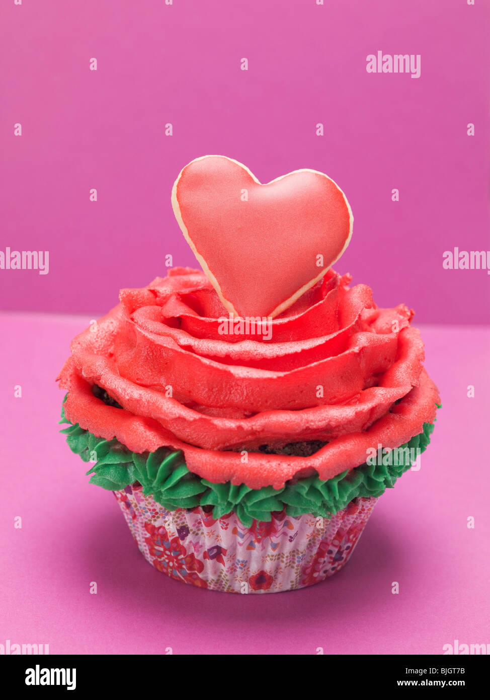 Cupcake with red marzipan rose and red pastry heart Stock Photo - Alamy