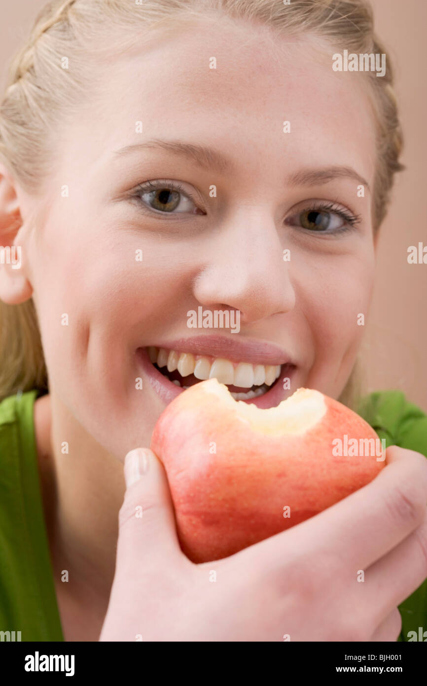 Apple half eaten apple hi-res stock photography and images - Alamy