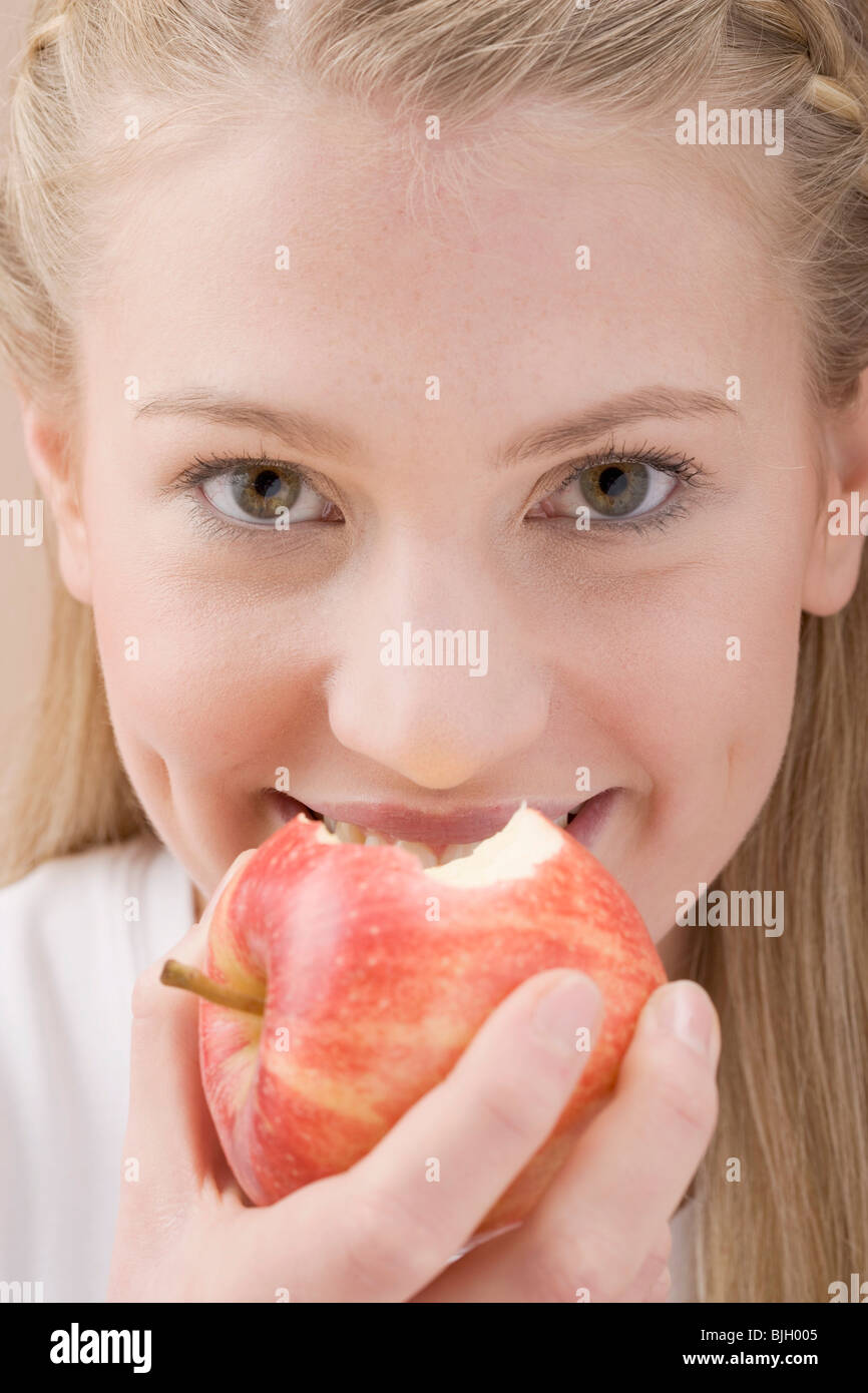 Apple half eaten apple hi-res stock photography and images - Alamy