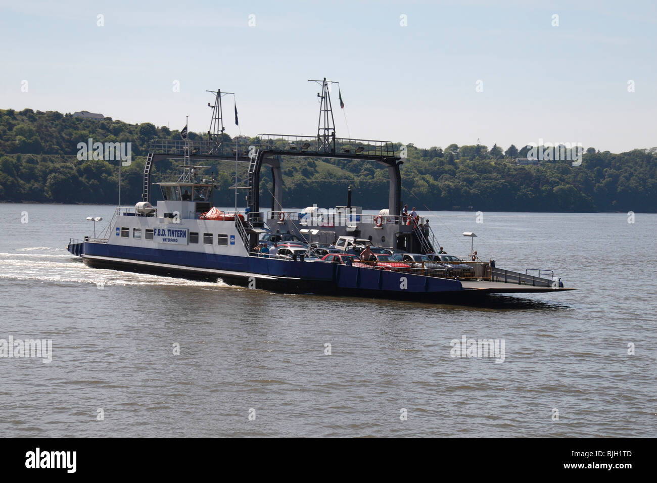 The Ballyhack car & passenger ferry between Co. Wexford and Co ...