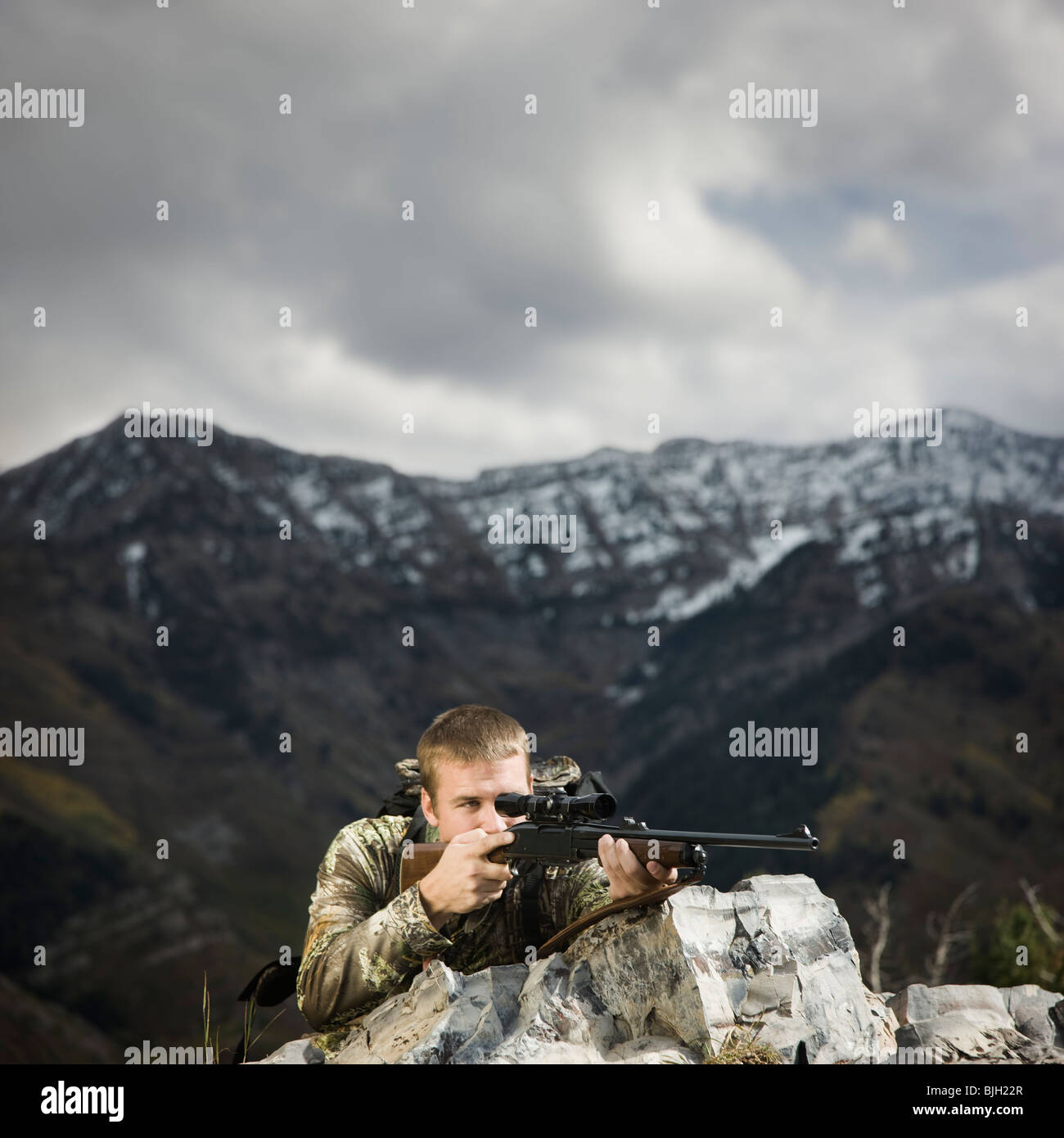 man hunting in the wilderness Stock Photo - Alamy