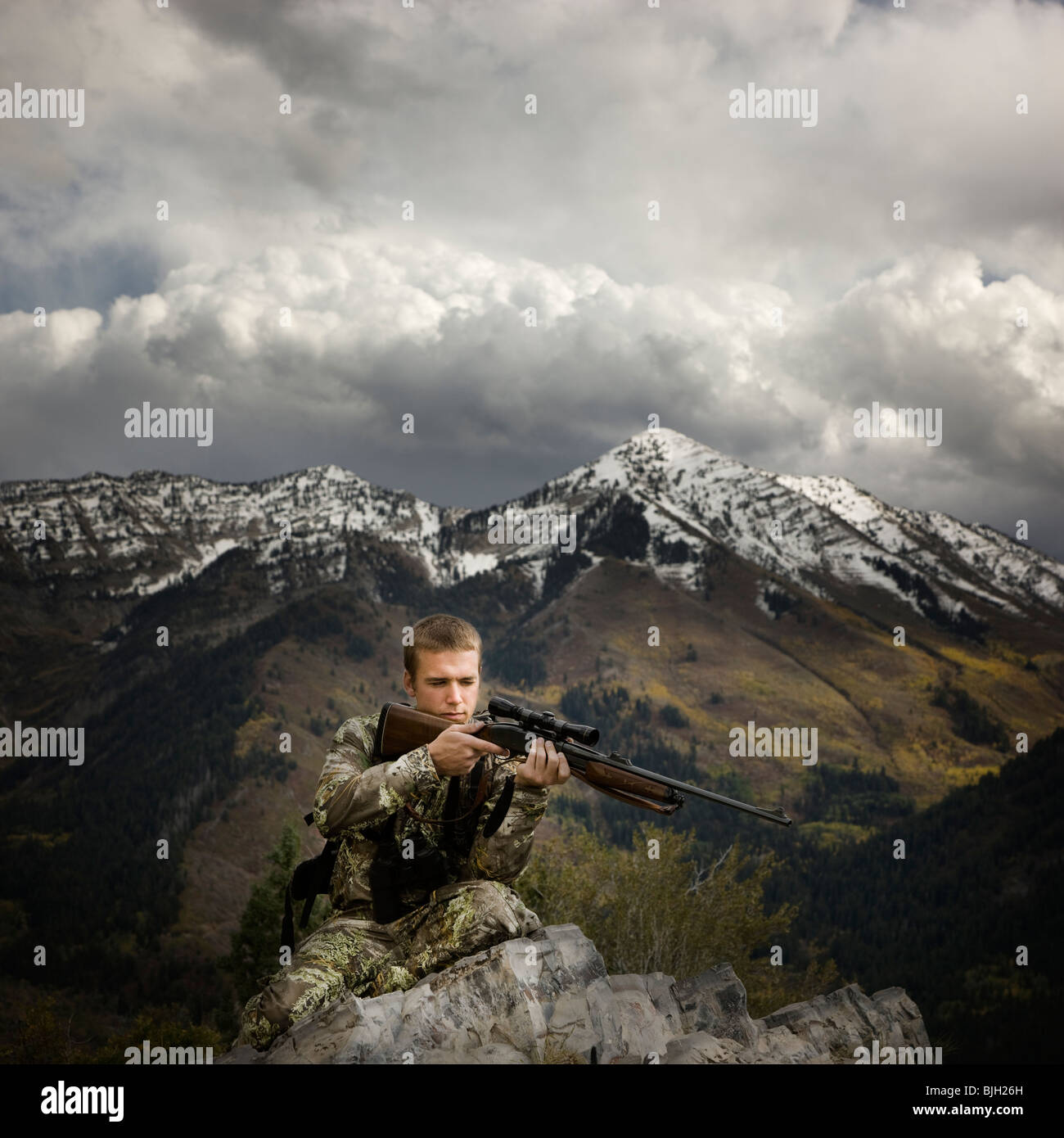 man hunting in the wilderness Stock Photo - Alamy