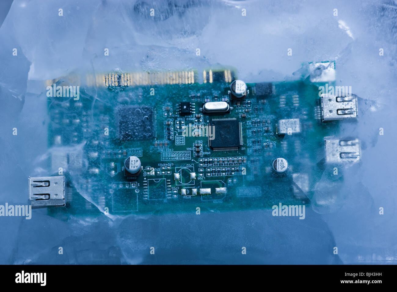 Solid ice block hi-res stock photography and images - Alamy