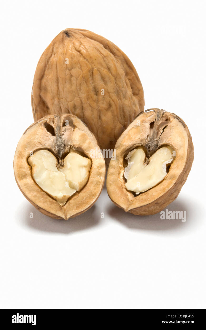Walnuts, whole and halved Stock Photo - Alamy