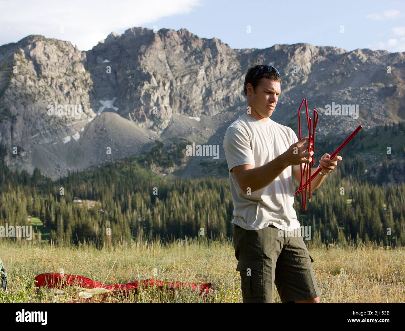 Putting a tent together hi-res stock photography and images - Alamy