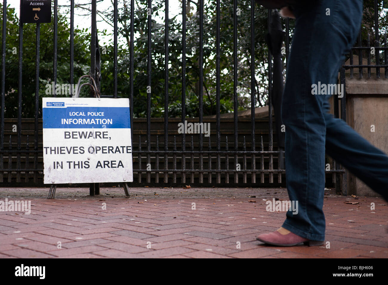 Pickpockets thieves hi-res stock photography and images - Alamy