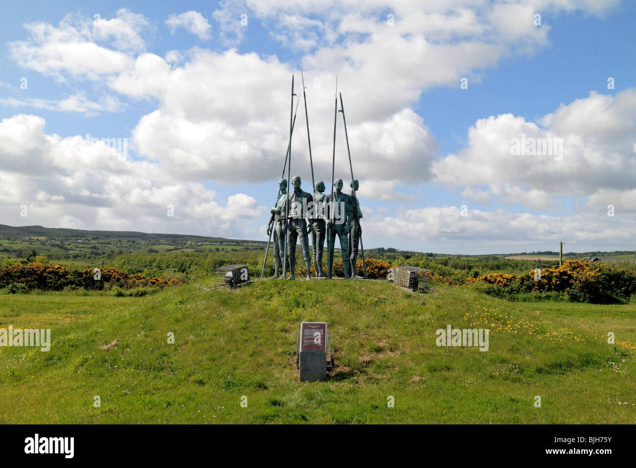 'The Pikemen', or "Fauscailt",a sculpture by Eamonn O'Doherty on the ...