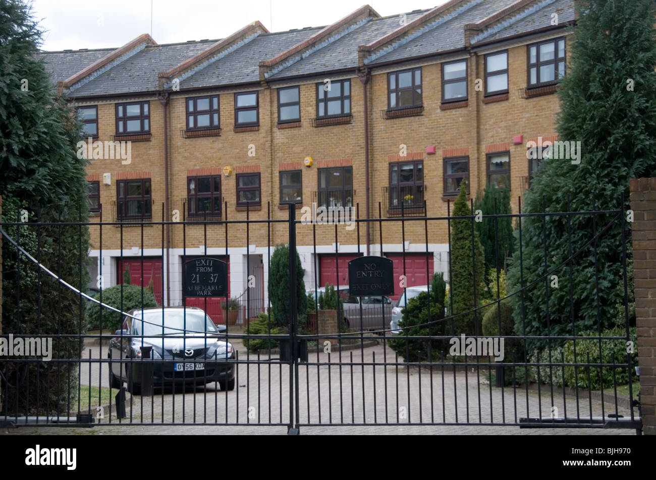 Gated housing estate hi-res stock photography and images - Alamy