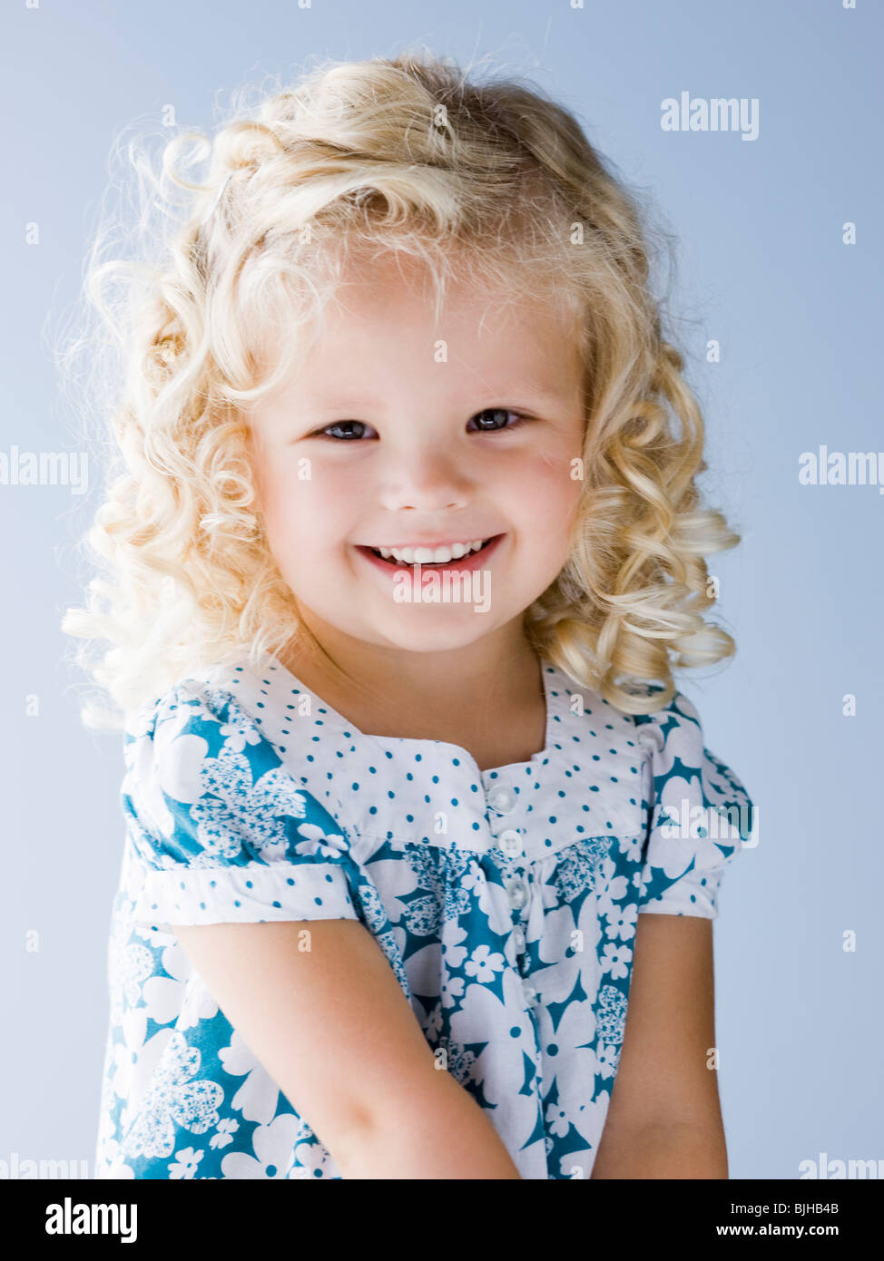 little girl smiling Stock Photo - Alamy