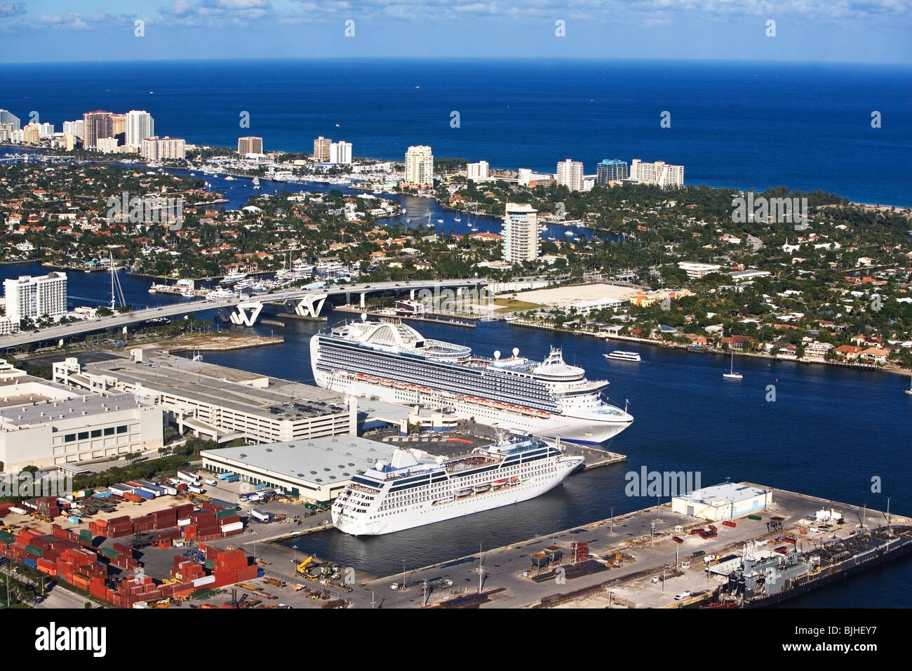Ft lauderdale cruise ship hi-res stock photography and images - Alamy