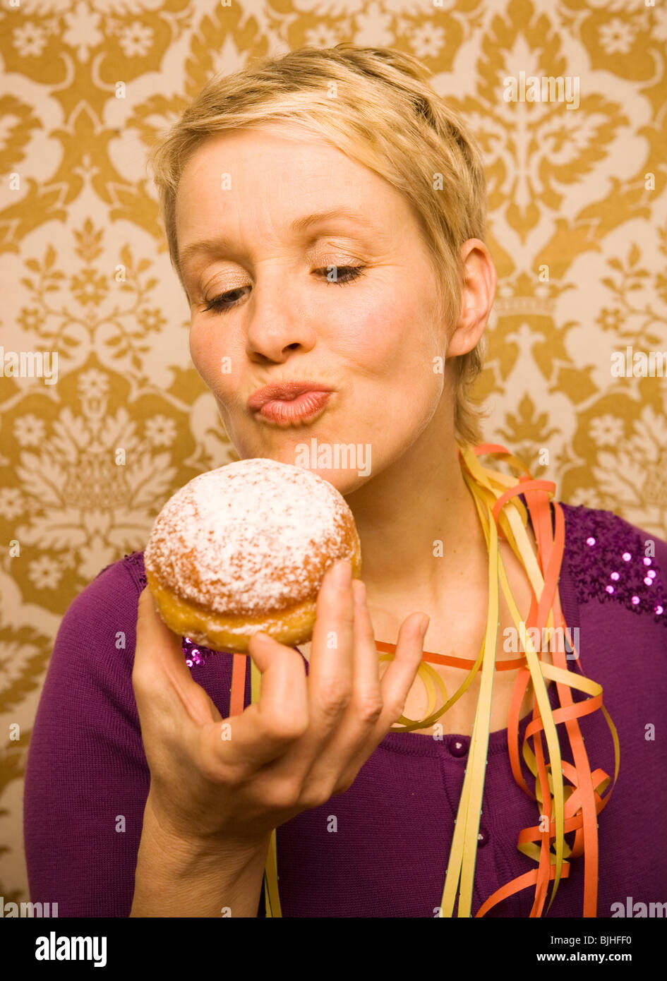 Mean eating hi-res stock photography and images - Alamy