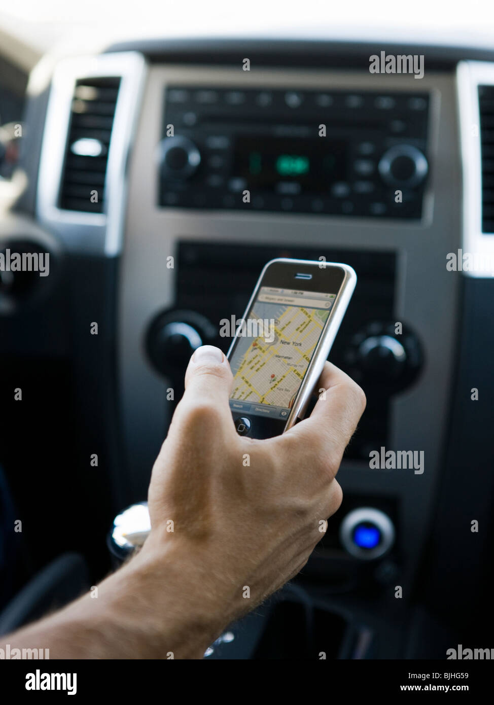 hand holding a cell phone with a map on it Stock Photo - Alamy