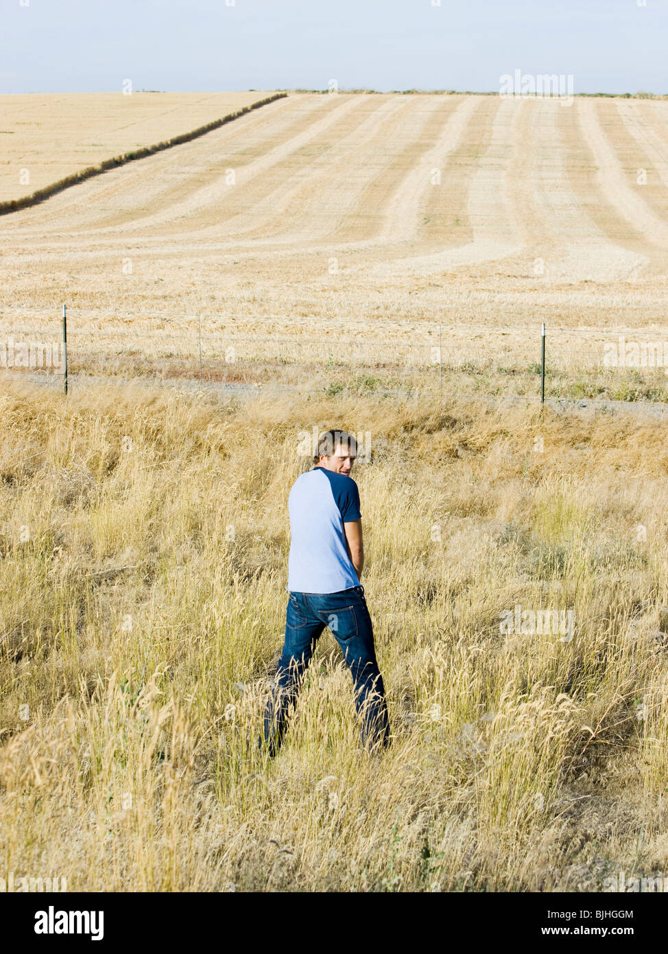 man urinating along the side of road Stock Photo - Alamy