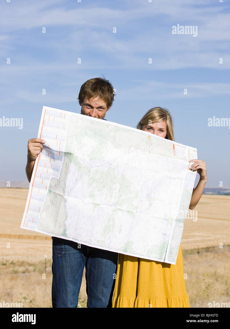couple looking at a map on the side of the road Stock Photo - Alamy