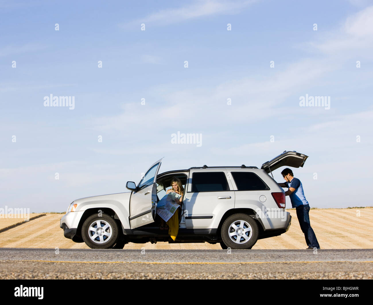 Car pulled to side of road hi-res stock photography and images - Alamy
