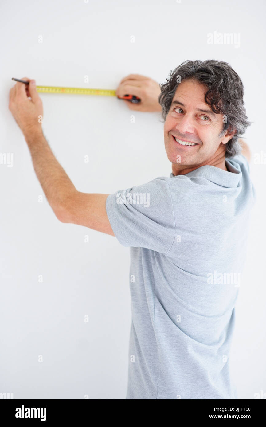 Carpenter marking straight line on wall Stock Photo - Alamy
