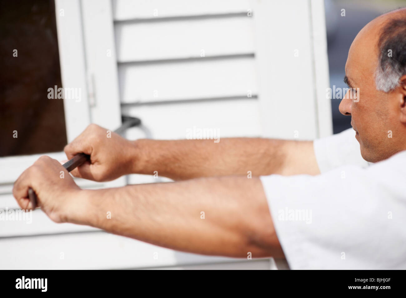 Man working with crowbar Stock Photo - Alamy